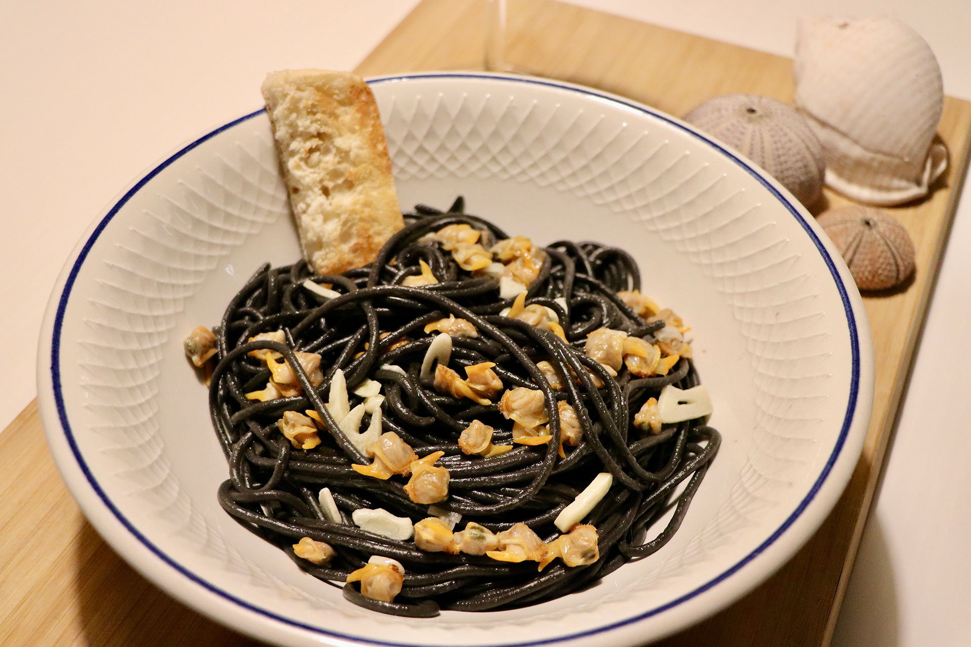 Pasta negra con berberechos - Ameixas Crespo